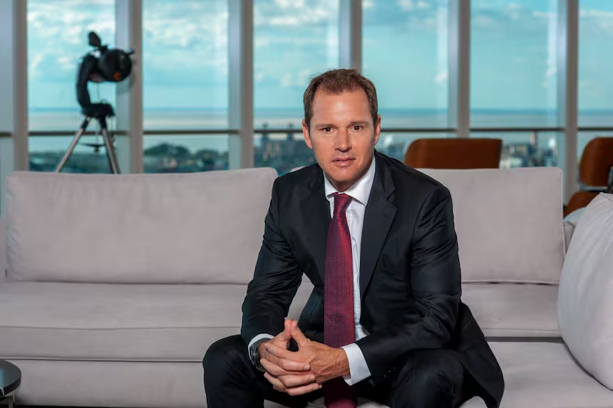 Jorge Brito, el banquero de Massa retoma la compañía generadora de ...